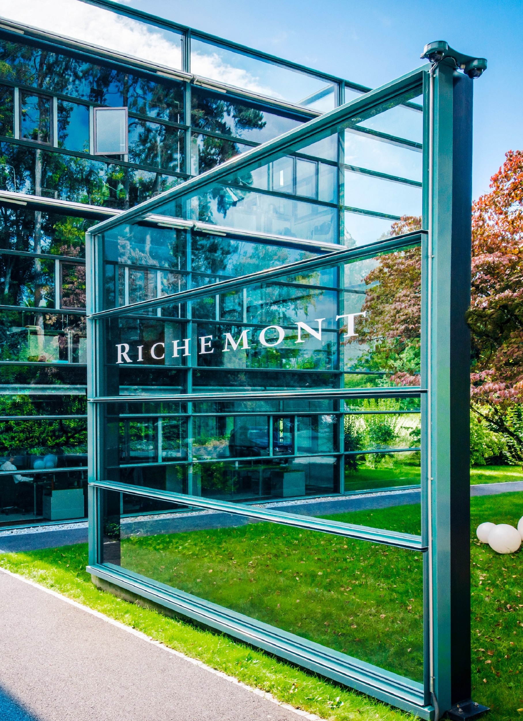 Richemont up by 5% despite lower sales in China - Luxury Tribune