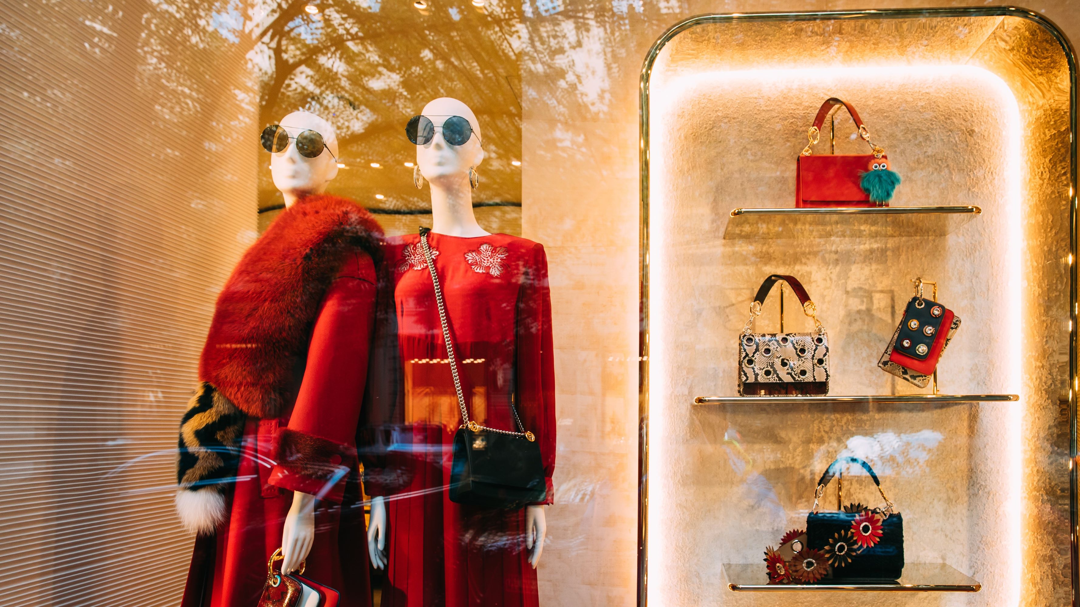 Luxury goods in 2024: 2% decline and loss of 50 million customers ...